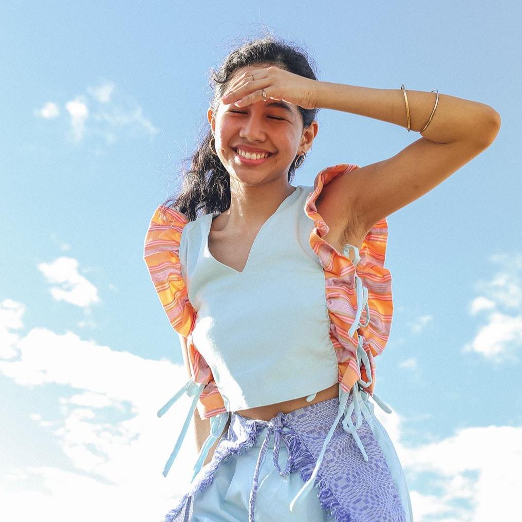 [SAMPLE] Daffodil Ruffled Bib Light Blue